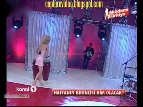 Öykü Serter Akademi Türkiye Pembe Mini Etek