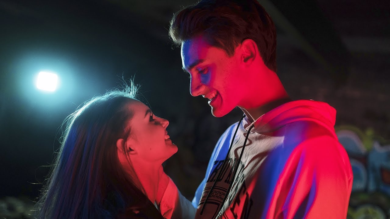 Alexander Husum - Min Tesla (Musikvideo) - YouTube