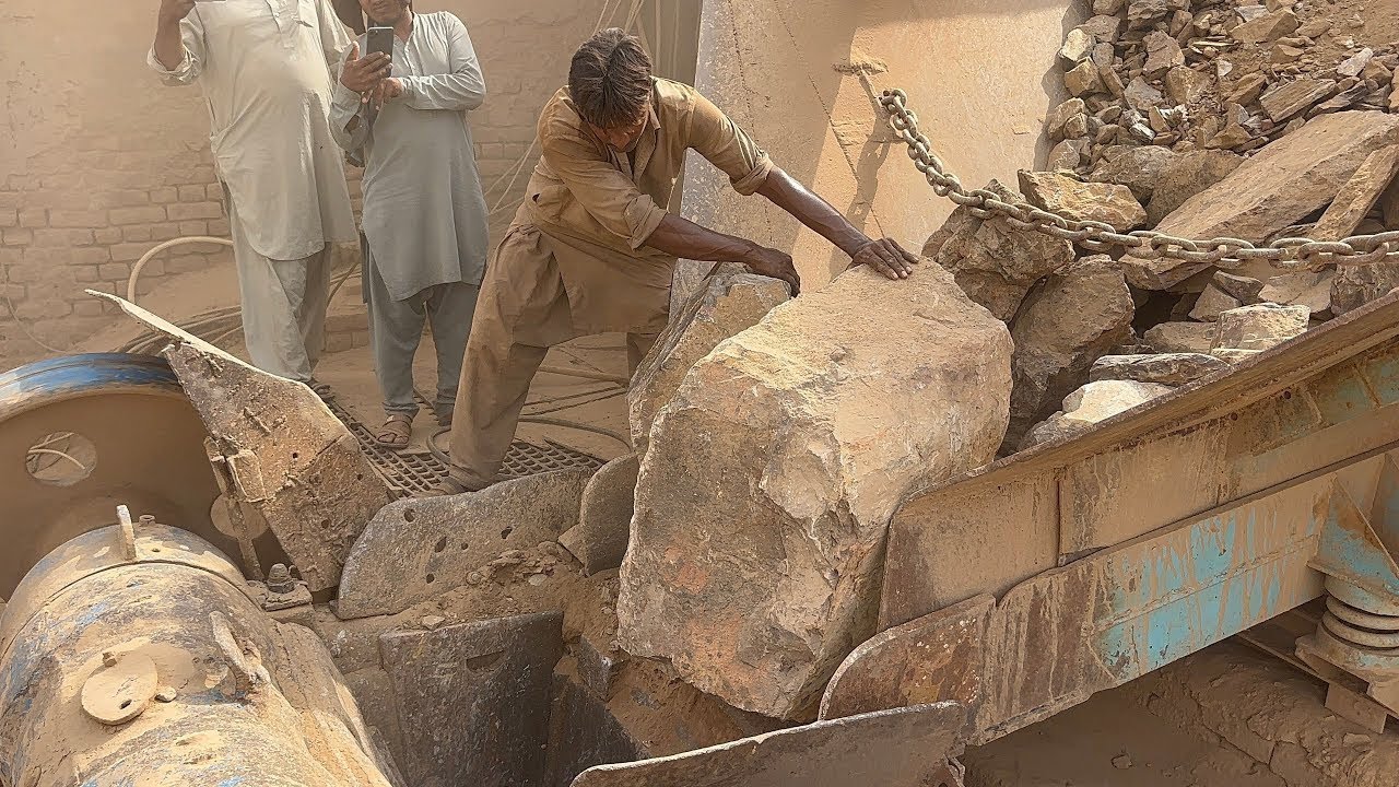 “Hopper Jammed! Crushing Giant Rocks with Extreme Machine Power 💥 ...