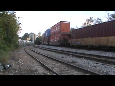 CSX northbound intermodal train Q198 at Elizabeth in Marietta,GA - YouTube