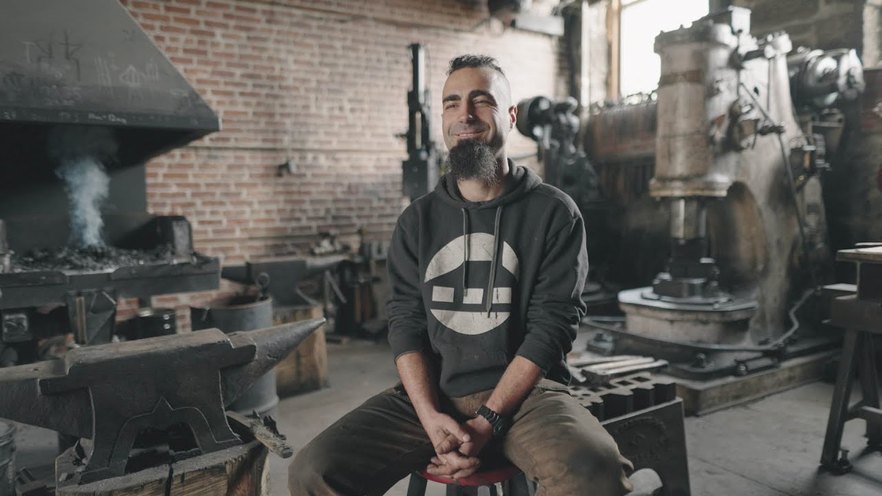 Métier de forgeron(ne) | Culture et moi - YouTube
