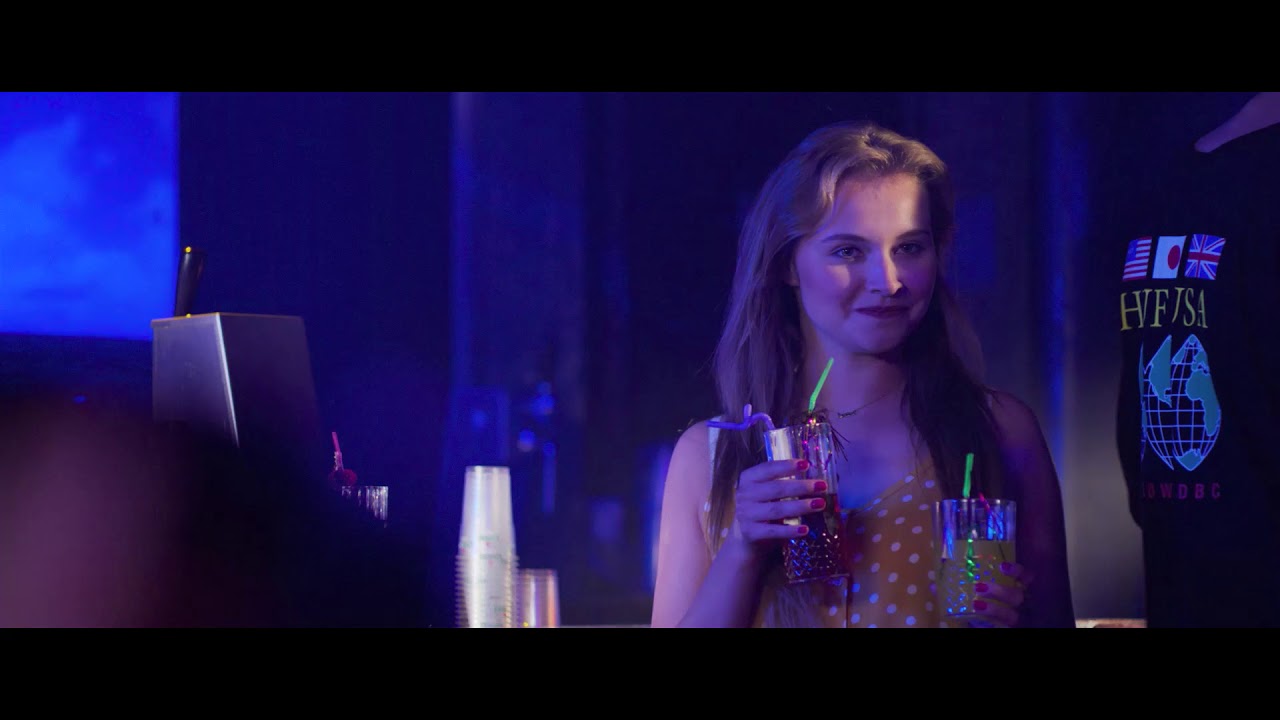 FIRST KISS - Officiële Trailer - YouTube