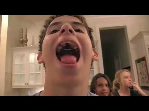 Atividade Paranormal 4 Amigos Georgica Pettus & Kathryn Newton , Matt ...