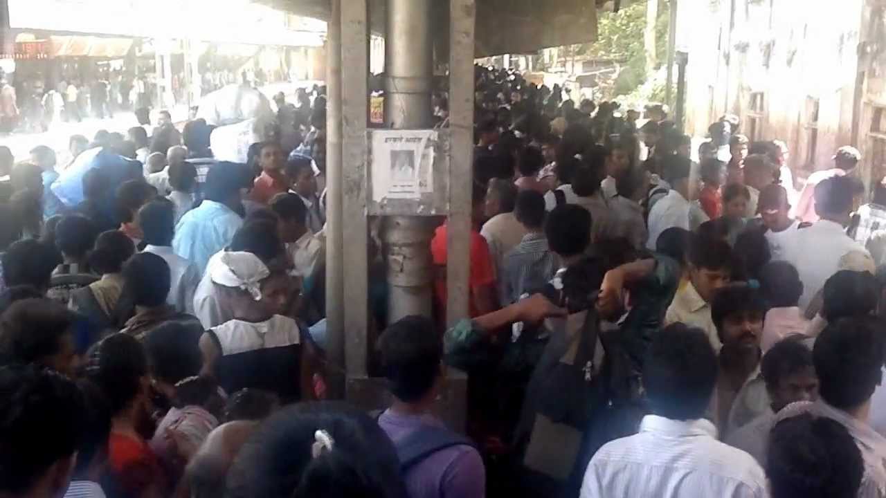 Crowded Dadar Railway Station on a Sunday! - YouTube