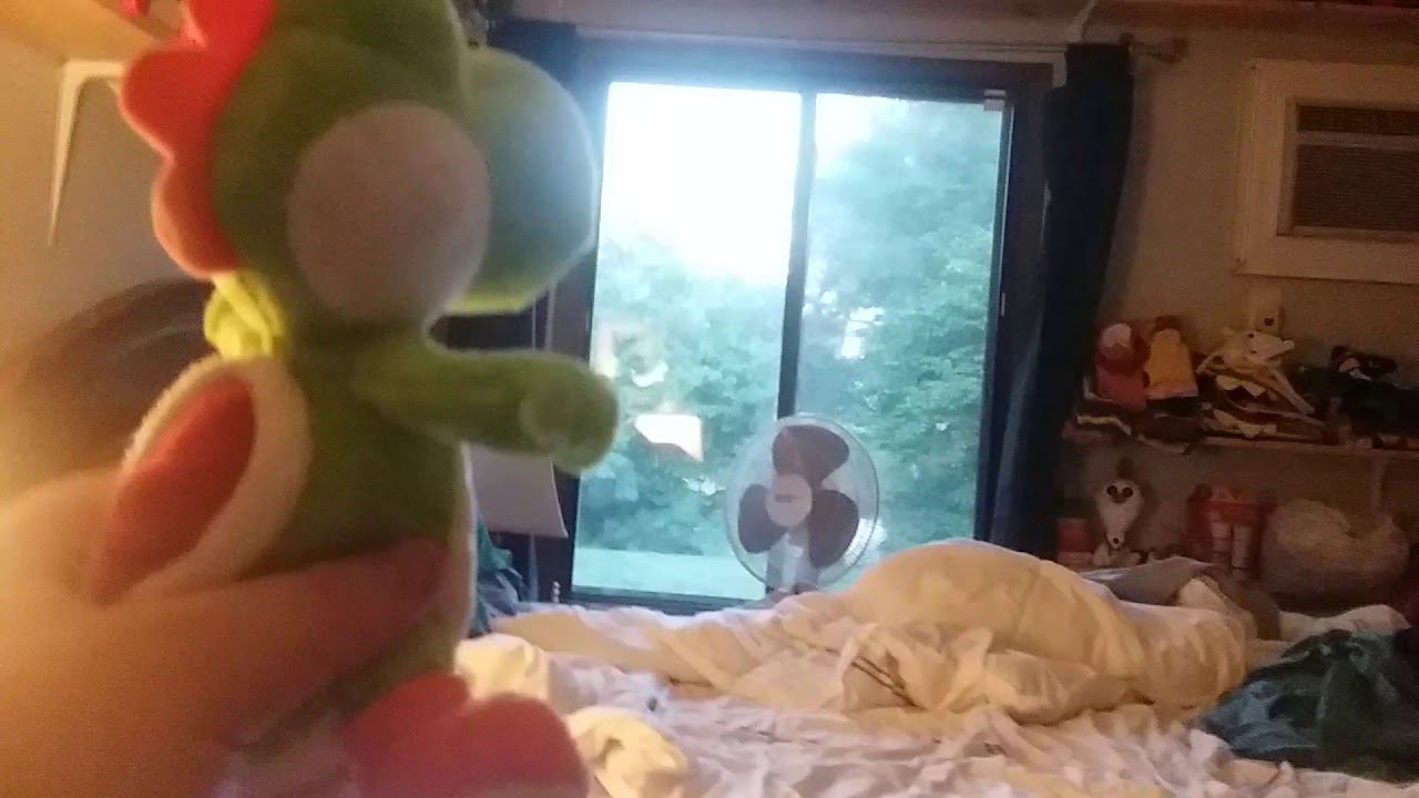 Yoshi watches the Paramount Feature Presentation logo - YouTube