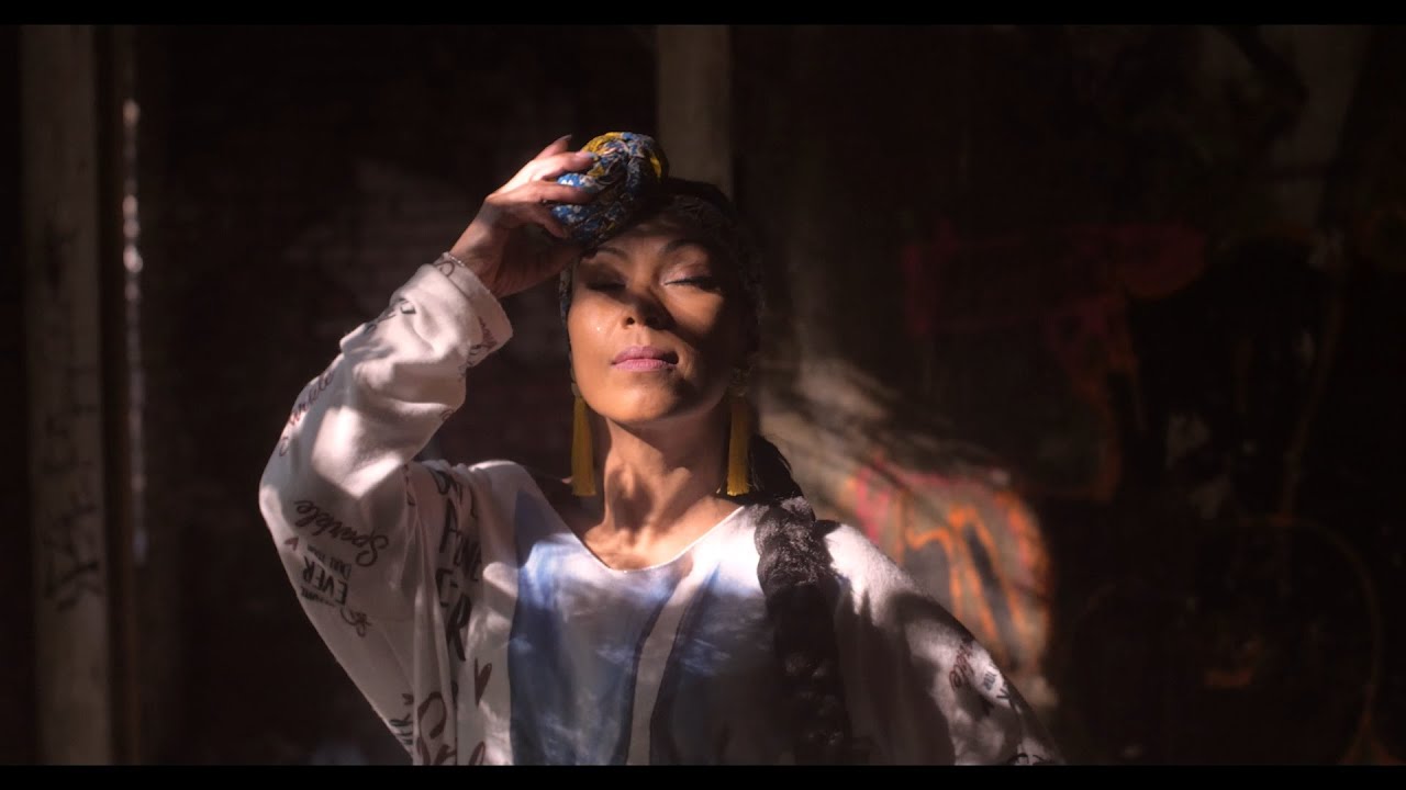 Cassandra Lobo - BADIA DI CASTELON (Official VIDEO) - YouTube