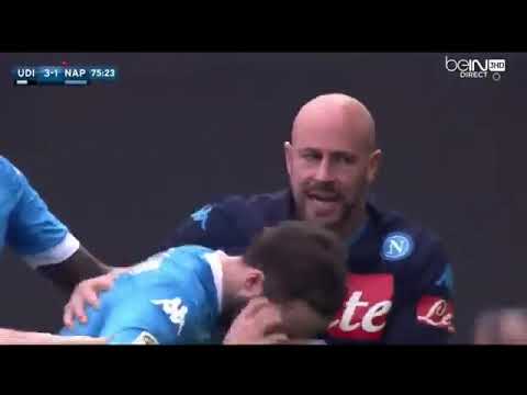 Gonzalo Higuaín argues with Referee