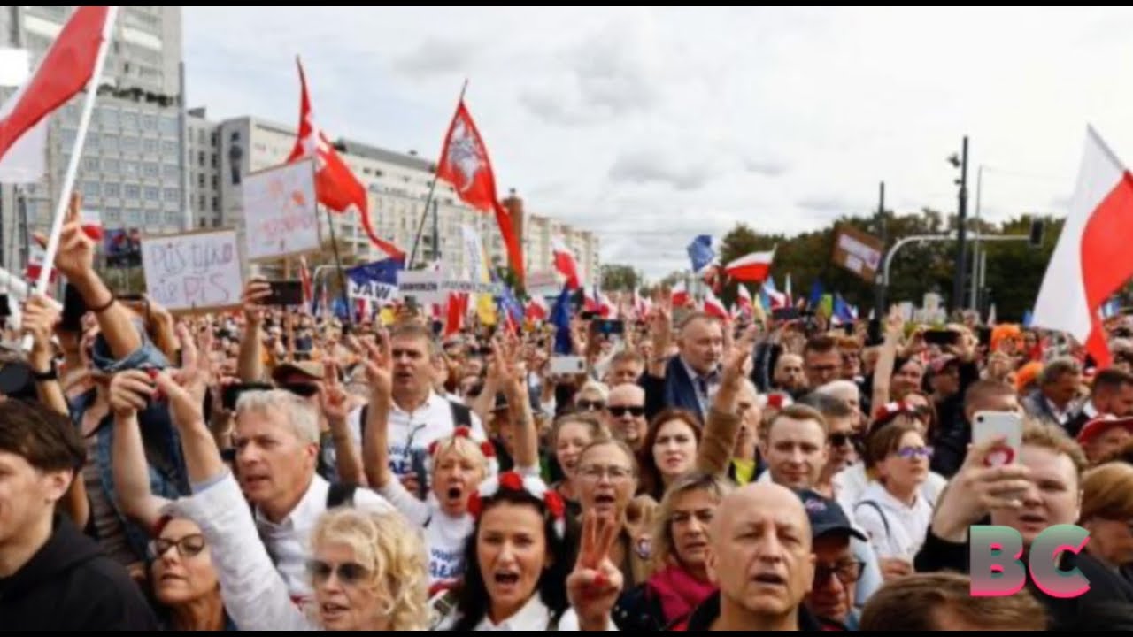 Polish opposition hold huge Warsaw rally ahead of elections - YouTube