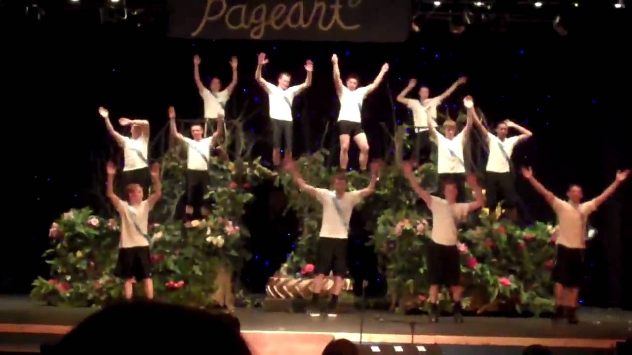 Mr Rogers Opening Dance Routine - YouTube