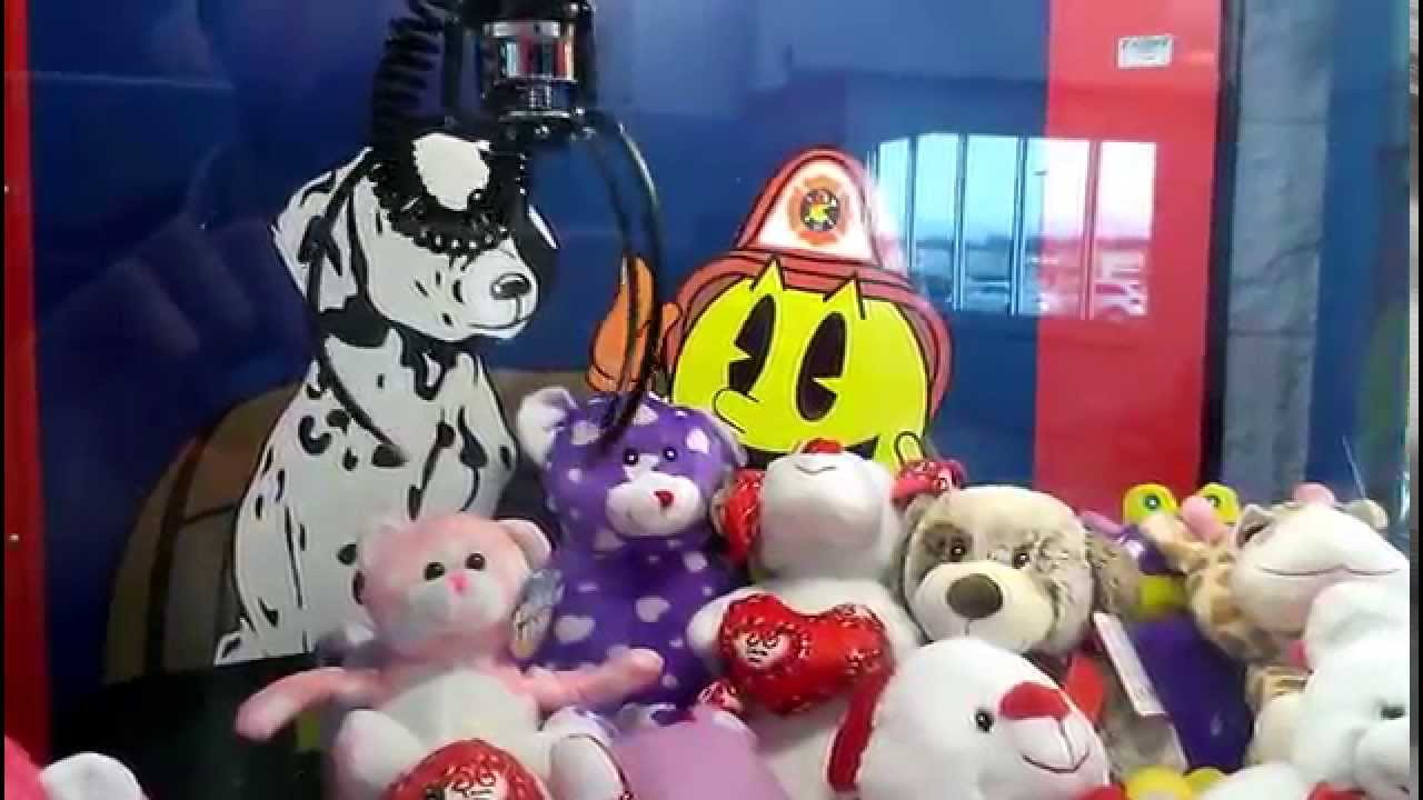 NAMCO FIRE TRUCK CLAW MACHINE@WALMART WIN BY KNOCK IN - YouTube
