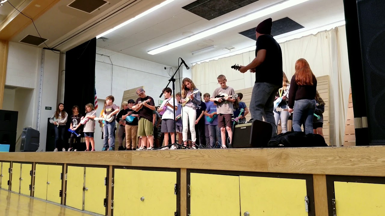 First school Ukulele performance - YouTube