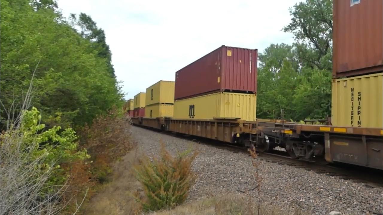 UP stack west GE 5369 lead / grain east EMD 8351 lead - YouTube