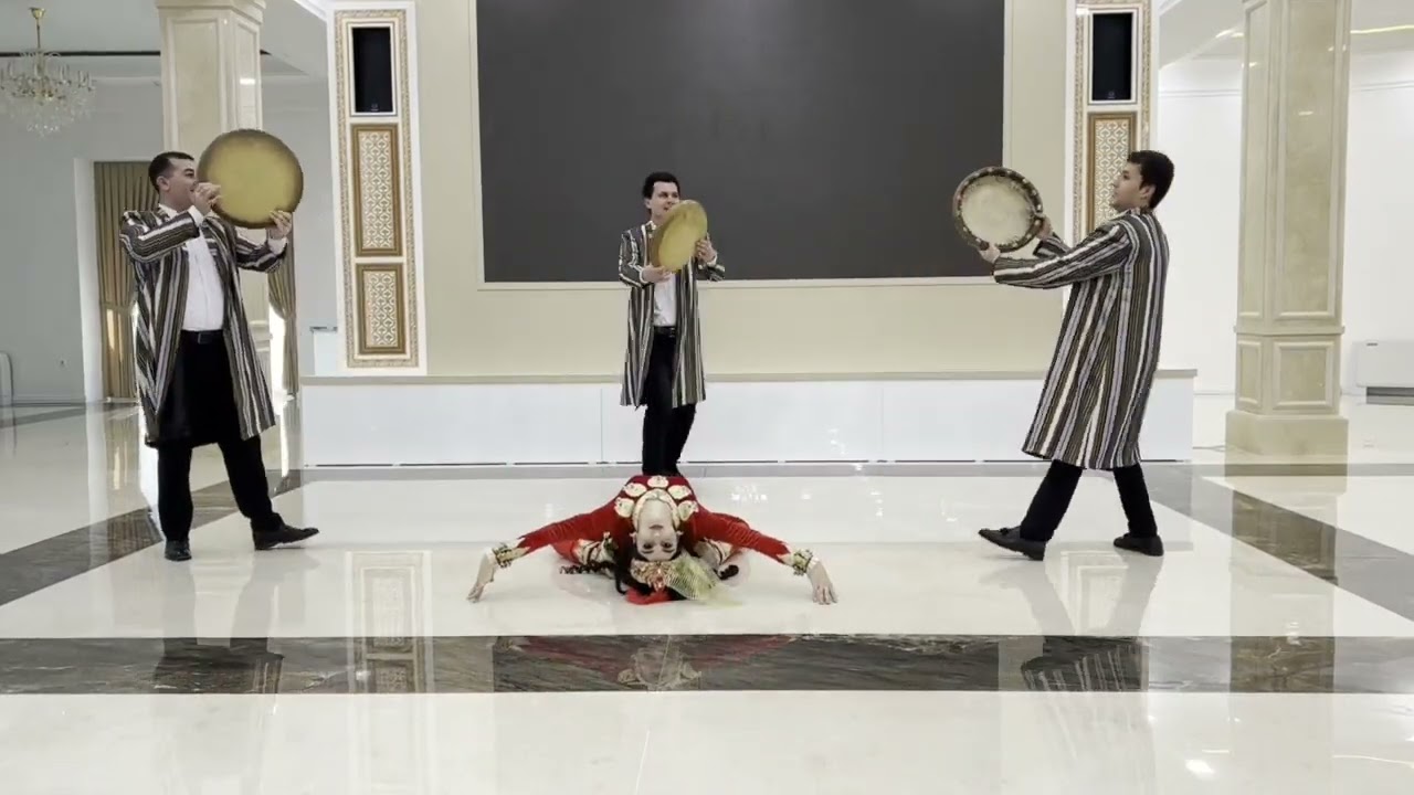 Doira raqsi - Moxruza Puxarova ijrosida.Doirada - "Boburxon"doirachilar ...