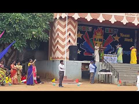 my daughter march fast in sister stanislas school - YouTube