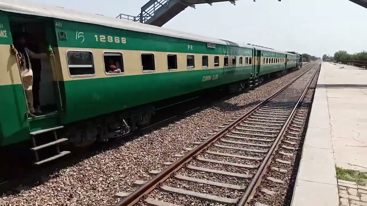 new-launch-28dn-shalimar-express-108km-hr-passed-after-7up-tezgam