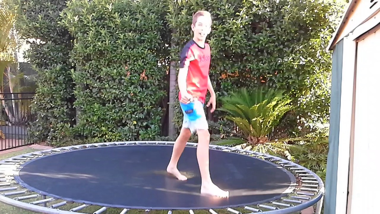 Bad trampoline tricks #2 - YouTube