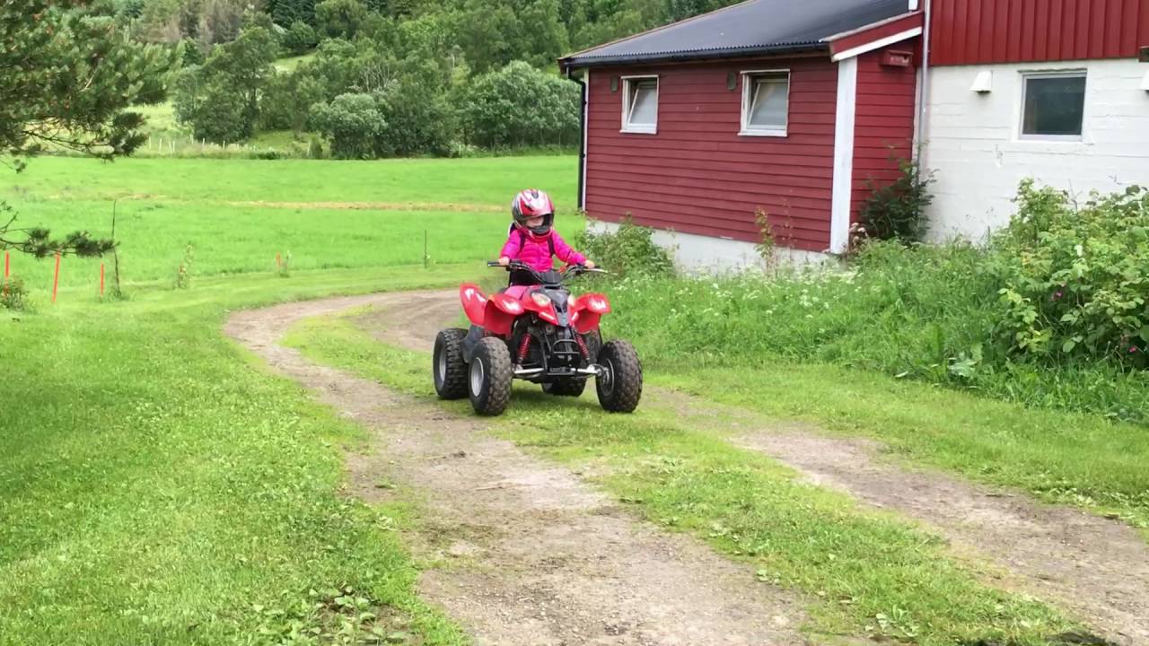 Nora Brevik 5 år kör barn ATV - YouTube