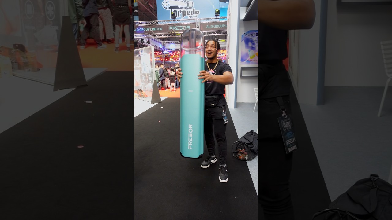 Trying Out The Worlds Biggest Disposable Vape - YouTube