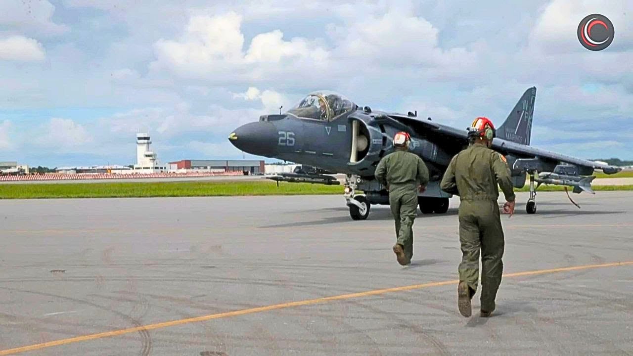 Thrilling Action : US Marines fly an AV-8B Harrier II Loaded With Air ...