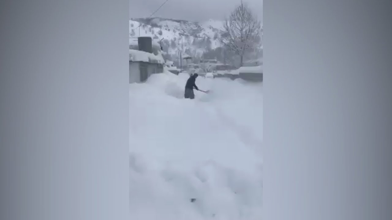 Heavy snowfall in Penjwen district, Iraq - YouTube
