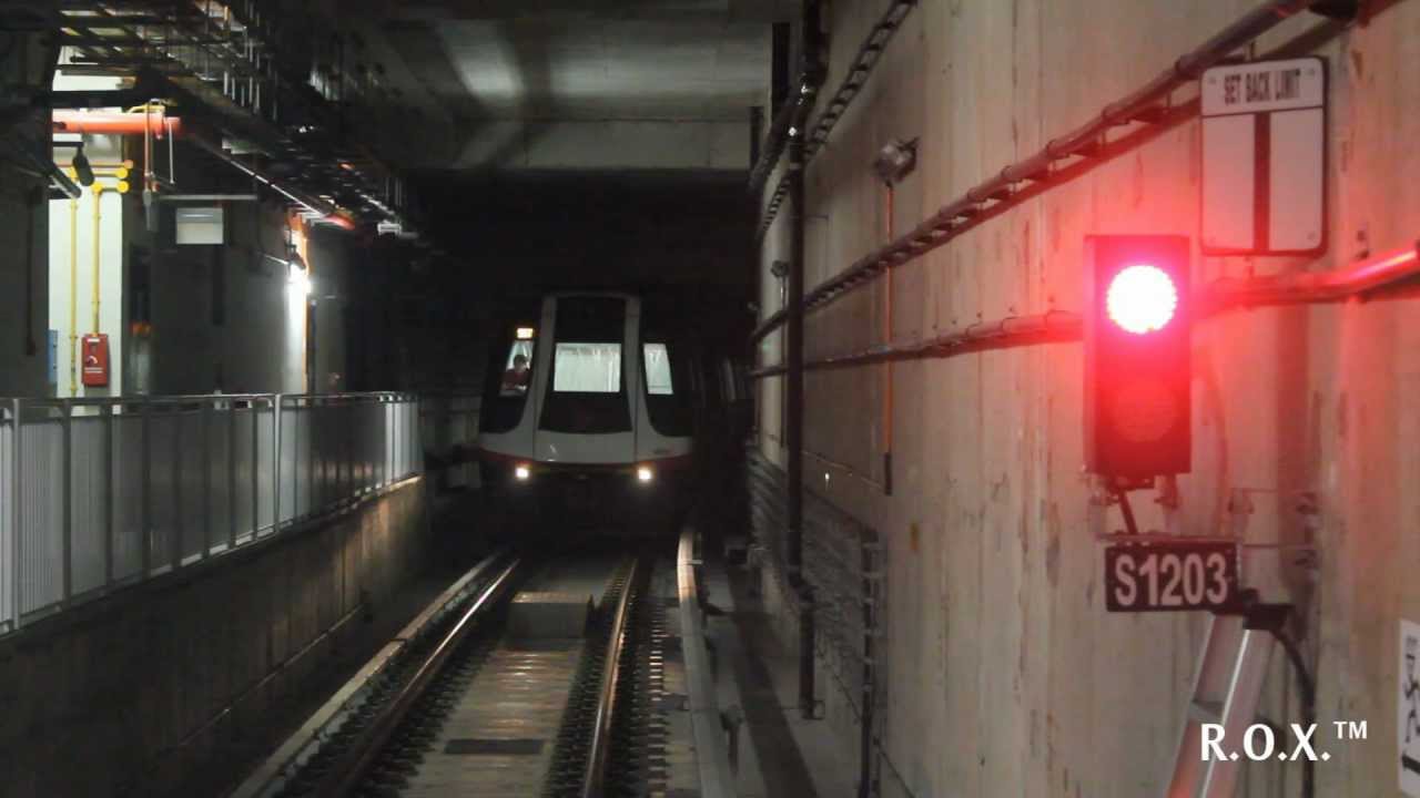 [SMRT] Circle Line train trailing another - YouTube