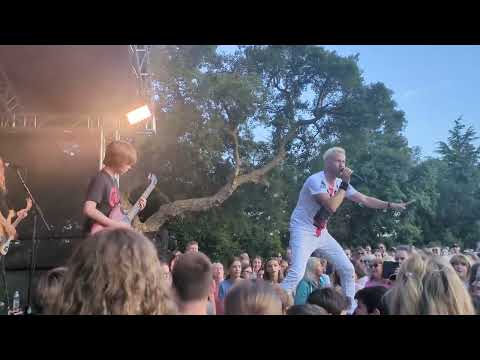 10 year old boy SHREDS Slash of Guns n Roses. !