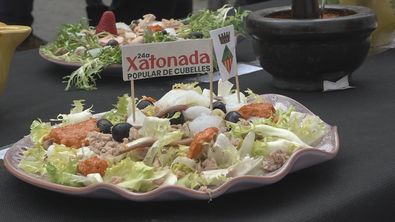 Cubelles celebra la 24a edició de la Xatonada popular - YouTube