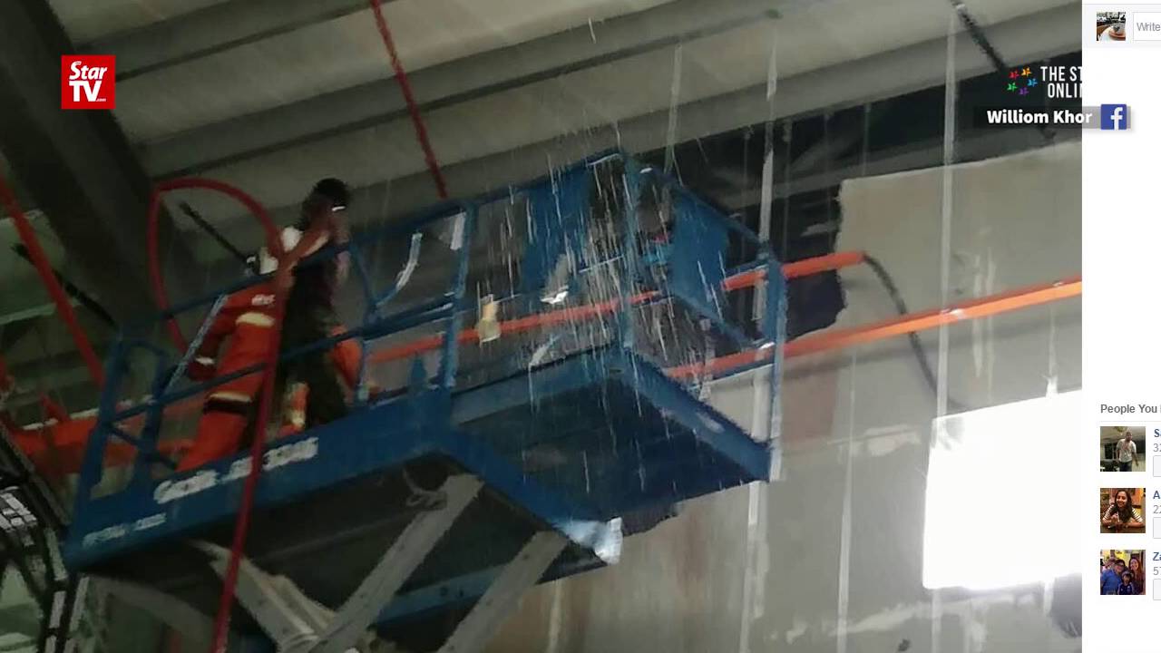 Fire at Komtar put out in less than 30 minutes - YouTube