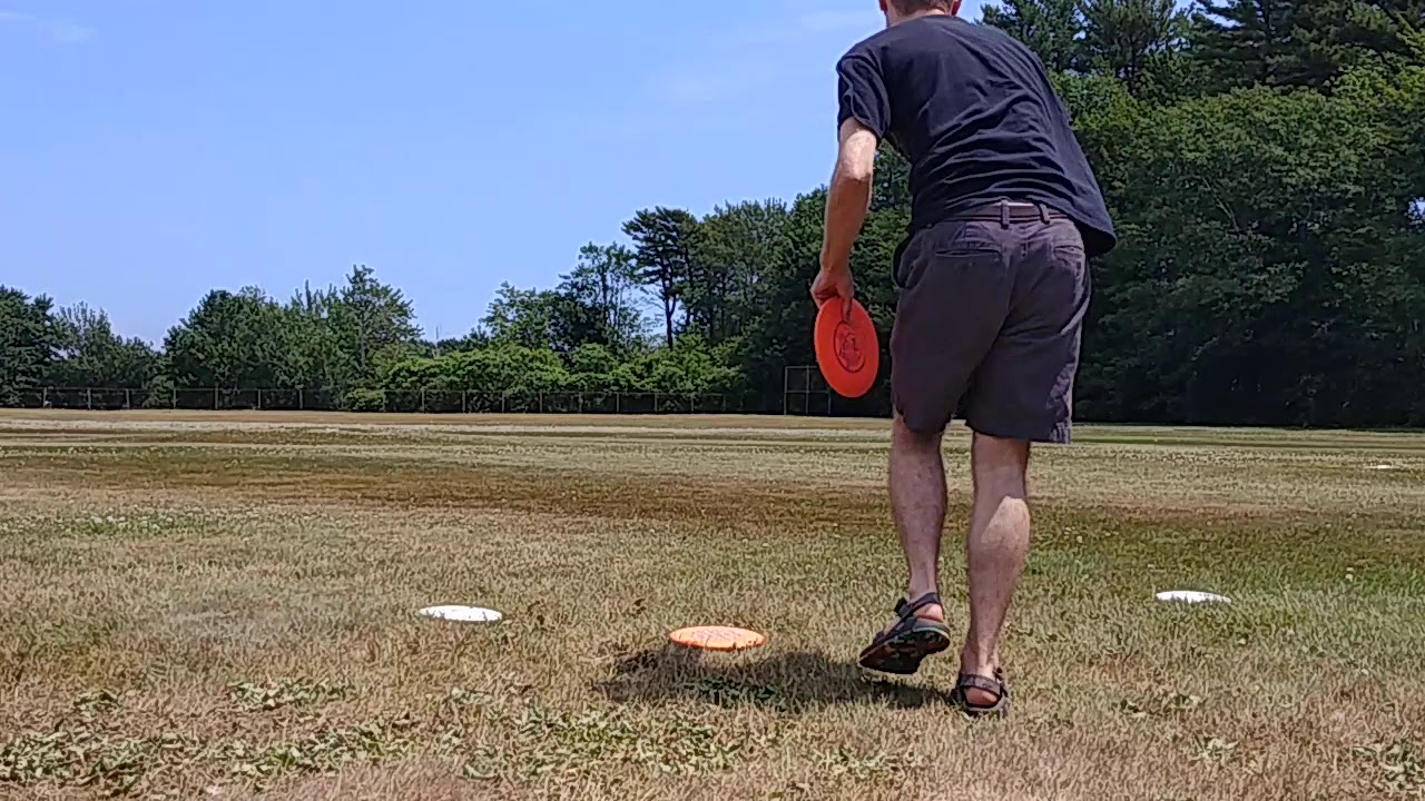 Disc golf form check - YouTube