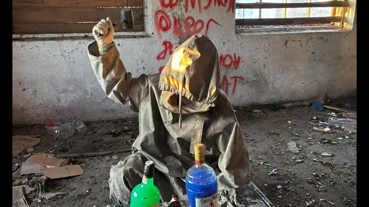 JUST WATCH THIS VIDEO AND FUN. ABNORMAL MAN CRASH GLASS. HE CRAZY PLEAS ...