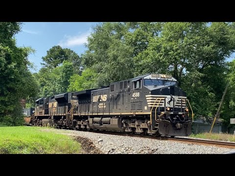NS 4588 and NS 1164 leads a short NS 281 towards the Valdosta Diamond! - YouTube