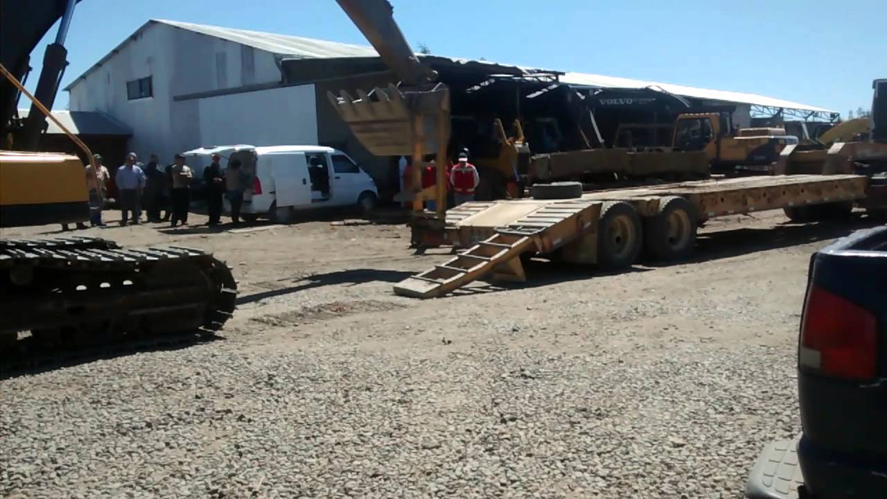 Descargando una Volvo EC210 - YouTube