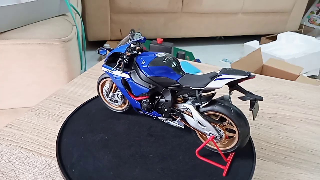TAMIYA YAMAHA R1 2020 - YouTube