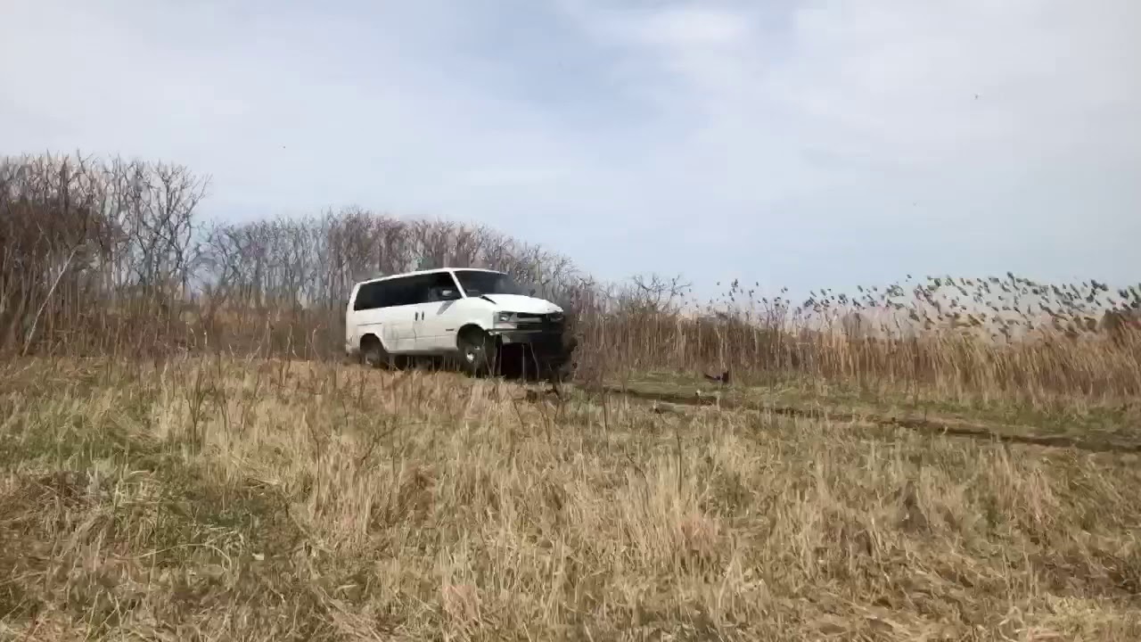 Jumping an Astro minivan - YouTube