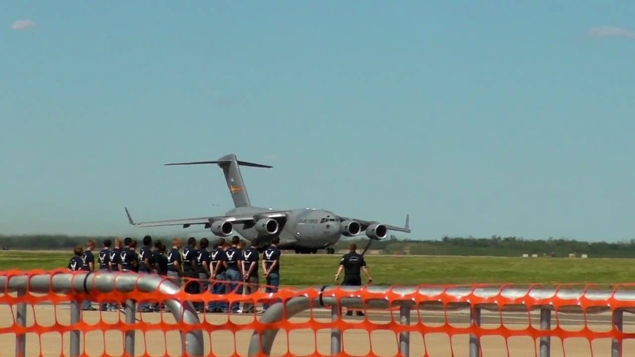 C-17 Takeoff Altus Airshow 2010 - YouTube