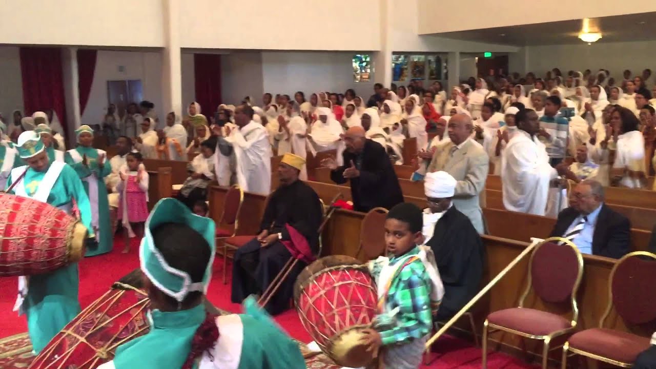 Kesis Tizitaw "Kidus Neh" in Dingle Mariam LA - YouTube