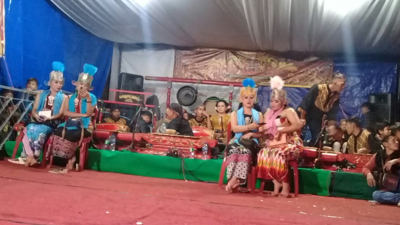 Cantik banget penari Lengger nya,pentas LANGGENG BUDOYO. - YouTube