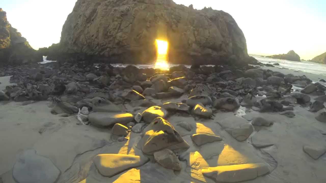 Keyhole Arch at Pfeiffer Beach, time lapse - YouTube
