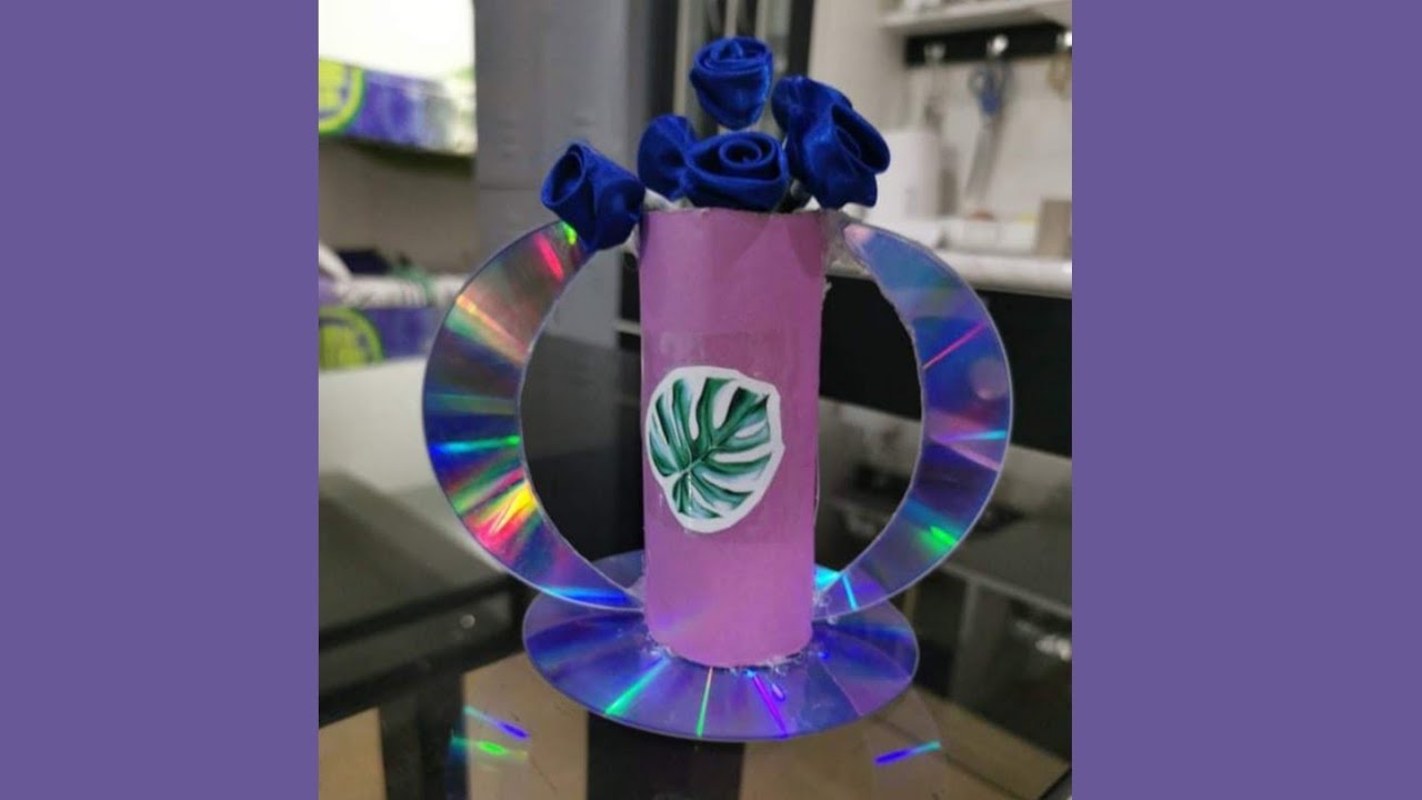 Como hacer un florero con CD reciclados - YouTube