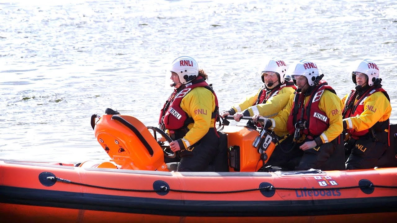 ‘Its the ultimate teamwork’ - Eithne Davis, RNLI helm - YouTube