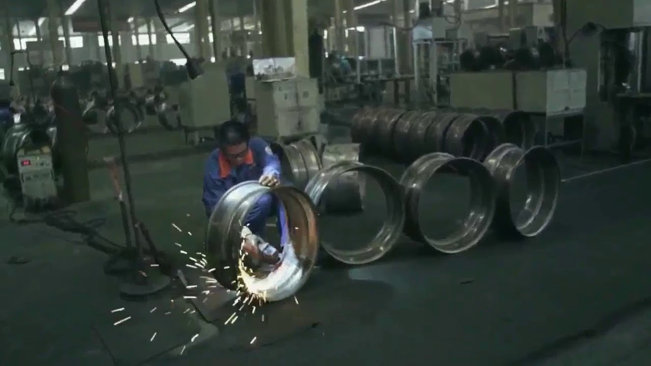 How It's Made - Steel Wheels for Heavy Duty Truck 重型卡车钢制车轮是如何制造而成的 ...