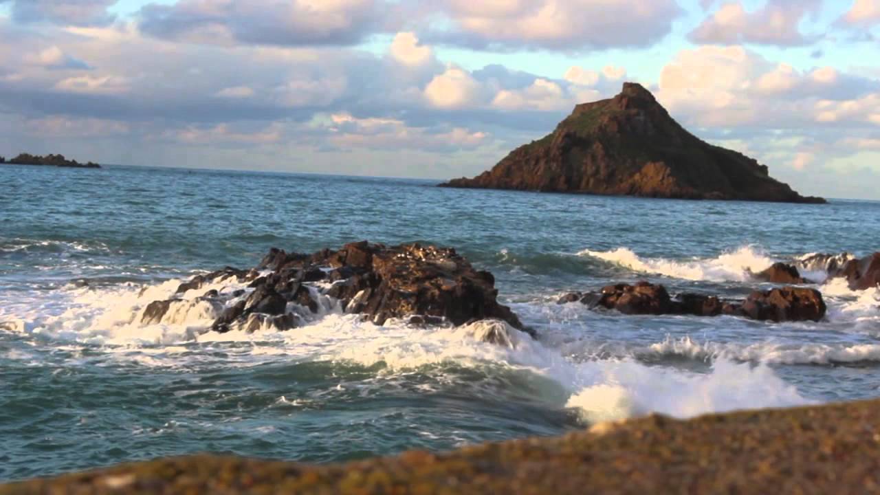 Balade au Val-André - YouTube