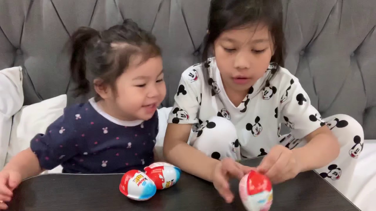 MAKA The Foodie Baby eating KinderJoy - YouTube