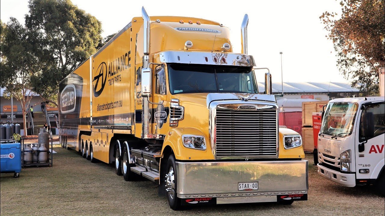 Best of Freightliner trucks hauling race cars - YouTube