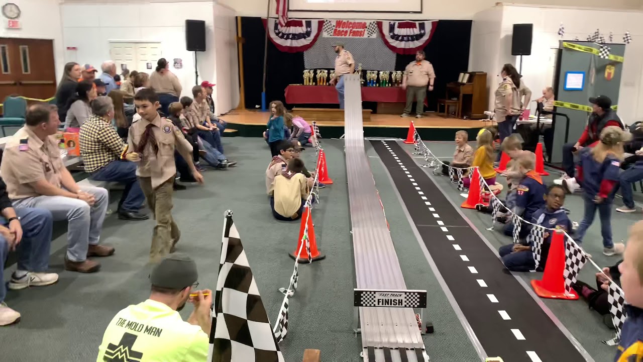 2020 Pinewood Derby, Round 2, Race 3 - YouTube