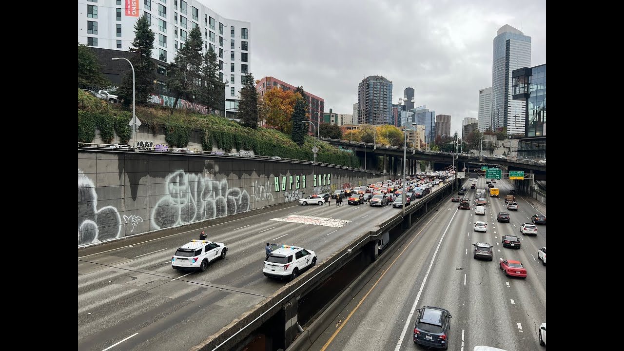 Protesters blocks all lanes of I-5 north in downtown Seattle - YouTube