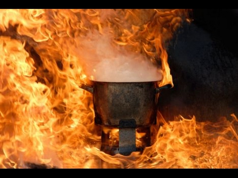 Effects of pouring cooking oil (vegetable oil) on a camp fire (Open ...