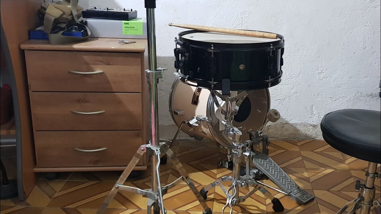 Small bass Drum - 13 Inch tom convert to bass - YouTube