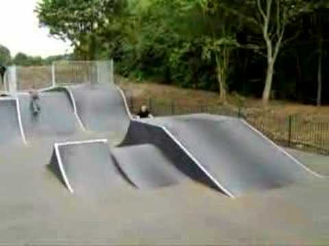 Tom Ray - Air the Jumpbox at the Melton Skatepark - YouTube