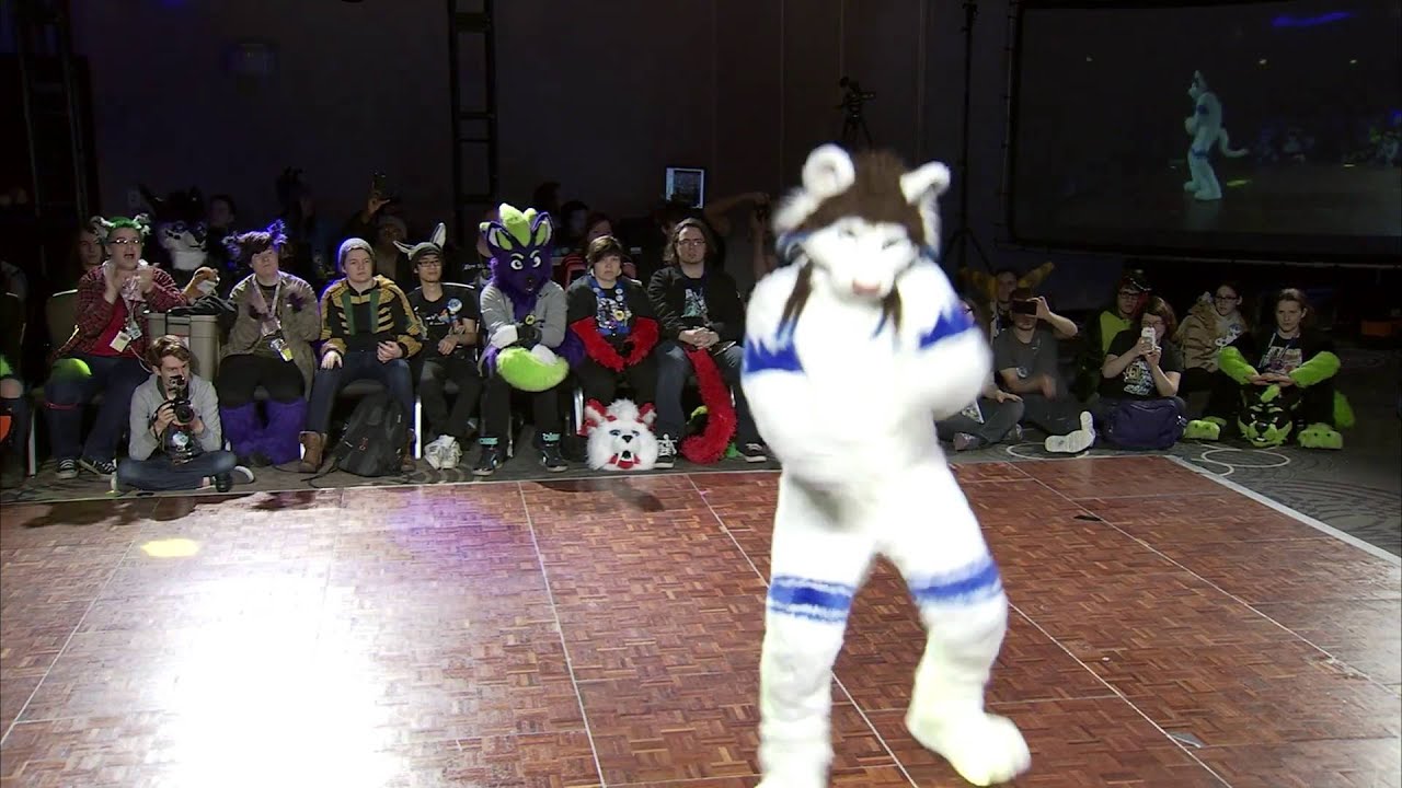 FE2016 - Fursuit Dance Comp - 18 - ClumzyLion - YouTube